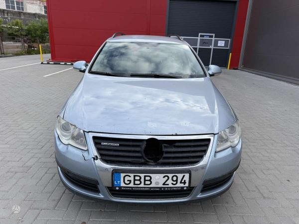 Pelēks Volkswagen Passat 2009 Viļņa, ar dzinēja tilpumu 1.97 L un nobraukumu 322 tūkst. km par 650 €, foto 2 vietnē AUTOMOTO.COM.LV