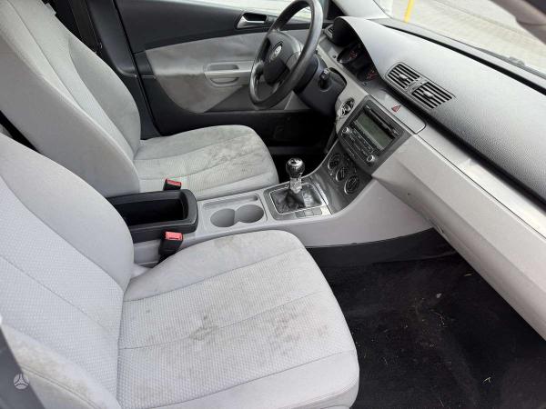 Pelēks Volkswagen Passat 2009 Viļņa, ar dzinēja tilpumu 1.97 L un nobraukumu 322 tūkst. km par 650 €, foto 8 vietnē AUTOMOTO.COM.LV