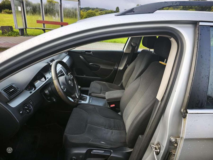 Grey Volkswagen Passat 2009 in Telschi, with an engine capacity of 1.97 L and mileage of 398 thousand km for 1350 €, photo 8 on AUTOMOTO.COM.LV