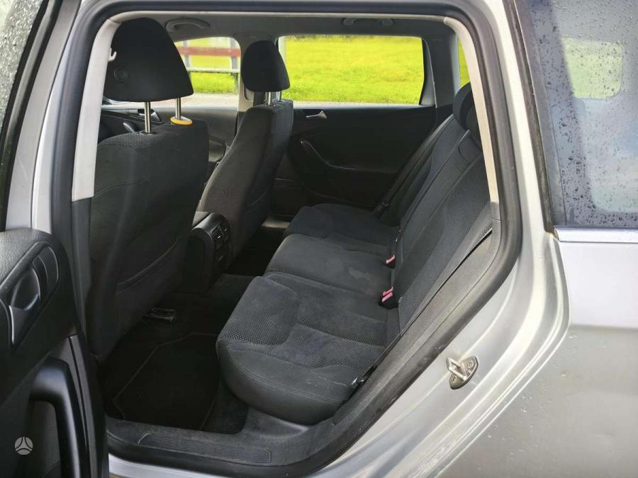 Grey Volkswagen Passat 2009 in Telschi, with an engine capacity of 1.97 L and mileage of 398 thousand km for 1350 €, photo 9 on AUTOMOTO.COM.LV