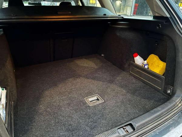 Grey Volkswagen Passat 2009 in Siauliai, with an engine capacity of 1.97 L and mileage of 343 thousand km for 2500 €, photo 4 on AUTOMOTO.COM.LV