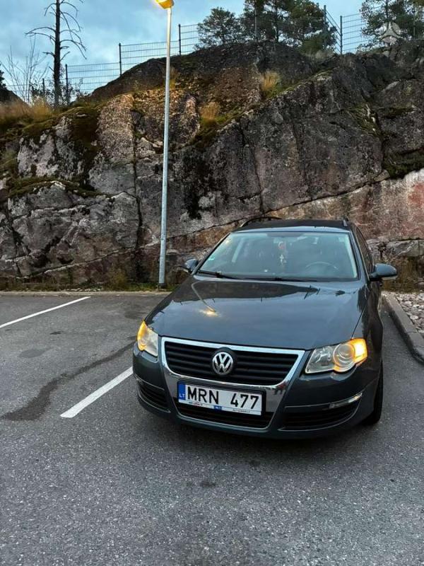 Grey Volkswagen Passat 2009 in Siauliai, with an engine capacity of 1.97 L and mileage of 343 thousand km for 2500 €, photo 1 on AUTOMOTO.COM.LV