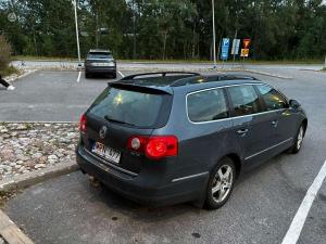 Grey Volkswagen Passat 2009 in Siauliai, with an engine capacity of 1.97 L and mileage of 343 thousand km for 2500 €, photo 3 on AUTOMOTO.COM.LV