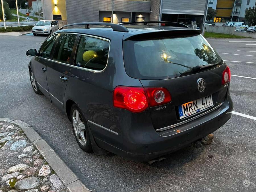Grey Volkswagen Passat 2009 in Siauliai, with an engine capacity of 1.97 L and mileage of 343 thousand km for 2500 €, photo 16 on AUTOMOTO.COM.LV