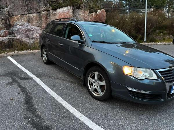 Grey Volkswagen Passat 2009 in Siauliai, with an engine capacity of 1.97 L and mileage of 343 thousand km for 2500 €, photo 9 on AUTOMOTO.COM.LV