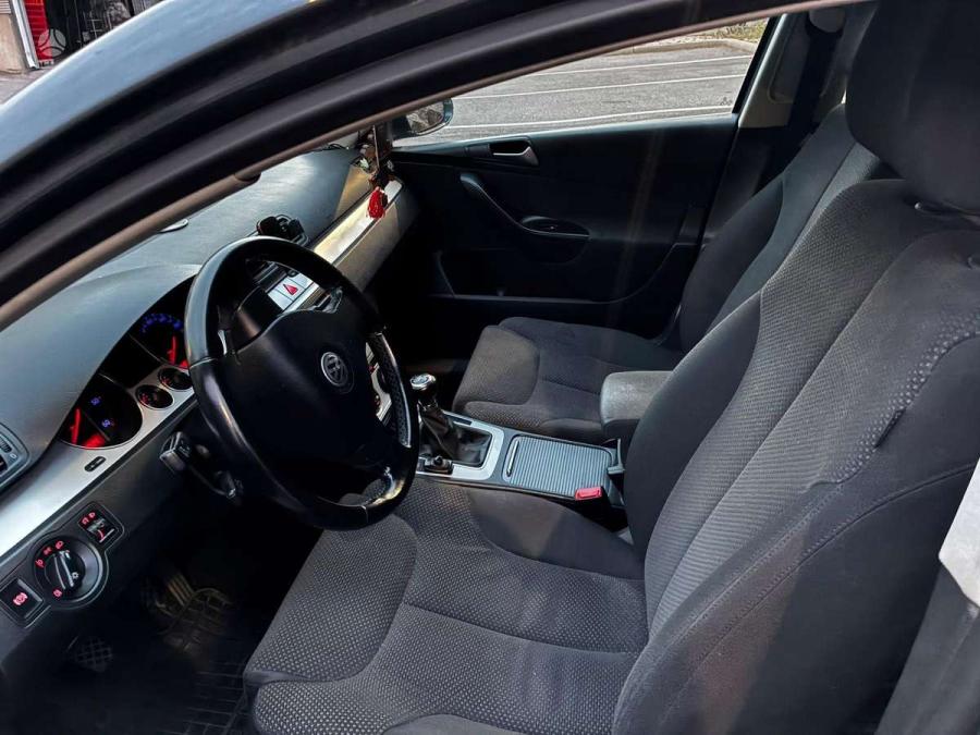 Grey Volkswagen Passat 2009 in Siauliai, with an engine capacity of 1.97 L and mileage of 343 thousand km for 2500 €, photo 15 on AUTOMOTO.COM.LV
