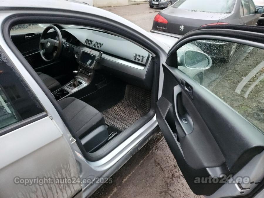 Pelēks Volkswagen Passat 2010 Tallina, ar dzinēja tilpumu 2.00 L un nobraukumu 328 tūkst. km par 550 €, foto 16 vietnē AUTOMOTO.COM.LV