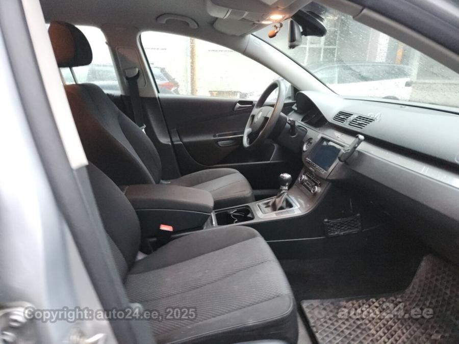 Pelēks Volkswagen Passat 2010 Tallina, ar dzinēja tilpumu 2.00 L un nobraukumu 328 tūkst. km par 550 €, foto 17 vietnē AUTOMOTO.COM.LV