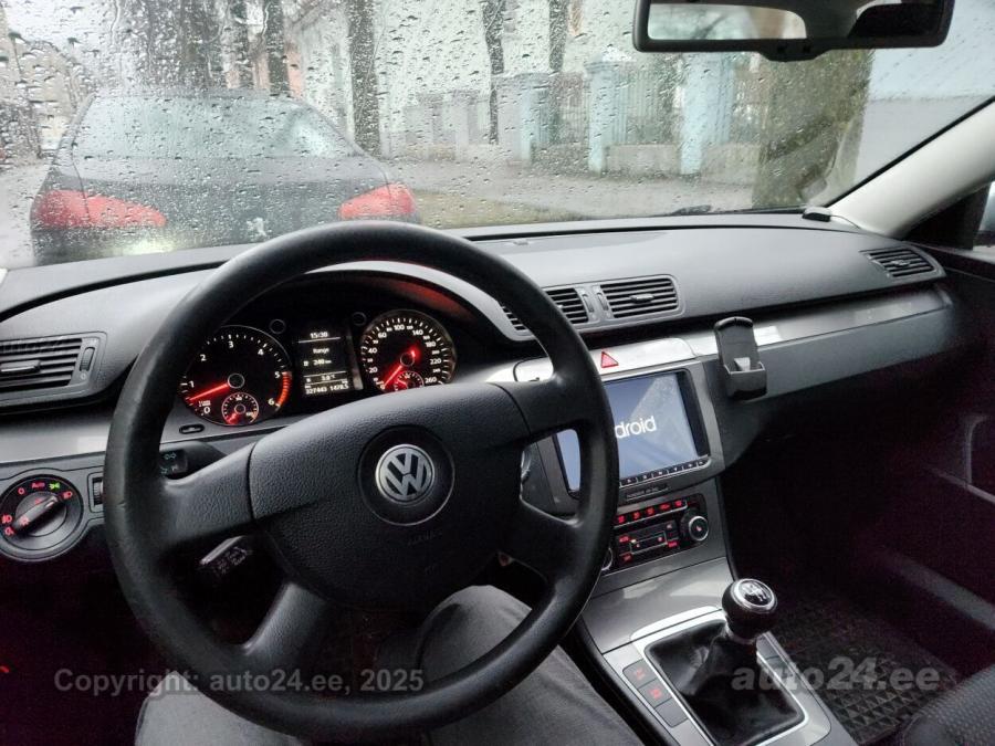 Pelēks Volkswagen Passat 2010 Tallina, ar dzinēja tilpumu 2.00 L un nobraukumu 328 tūkst. km par 550 €, foto 21 vietnē AUTOMOTO.COM.LV