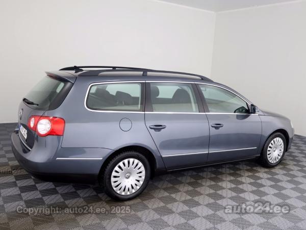 Pelēks Volkswagen Passat 2010 Tallina, ar dzinēja tilpumu 2.00 L un nobraukumu 348 tūkst. km par 2199 €, foto 3 vietnē AUTOMOTO.COM.LV