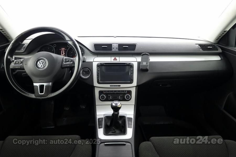 Pelēks Volkswagen Passat 2010 Tallina, ar dzinēja tilpumu 2.00 L un nobraukumu 348 tūkst. km par 2199 €, foto 5 vietnē AUTOMOTO.COM.LV
