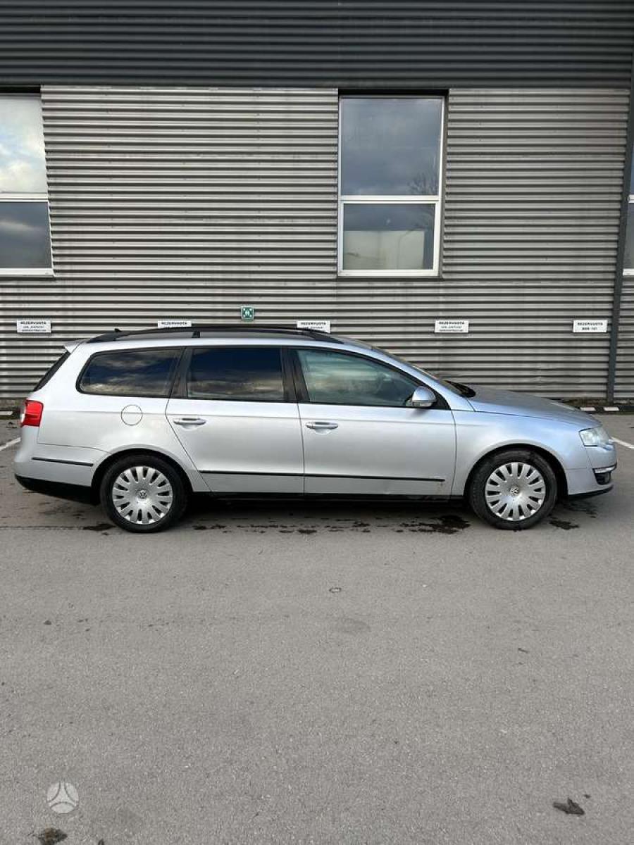 Grey Volkswagen Passat 2010 in Siauliai, with an engine capacity of 1.97 L and mileage of 391 thousand km for 1500 €, photo 6 on AUTOMOTO.COM.LV