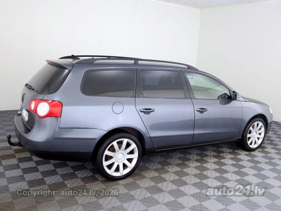Grey Volkswagen Passat 2010 in Tallinn, with an engine capacity of 2.00 L and mileage of 298 thousand km for 2199 €, photo 3 on AUTOMOTO.COM.LV