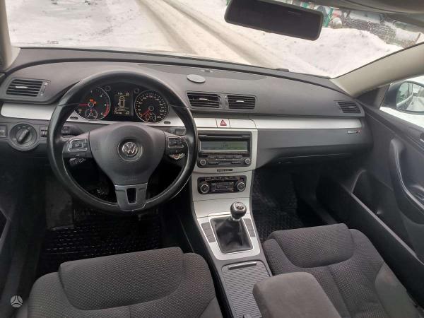 Pelēks Volkswagen Passat 2010 Kauņa, ar dzinēja tilpumu 1.60 L un nobraukumu 270 tūkst. km par 1250 €, foto 9 vietnē AUTOMOTO.COM.LV