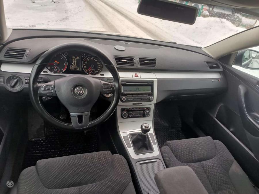 Pelēks Volkswagen Passat 2010 Kauņa, ar dzinēja tilpumu 1.60 L un nobraukumu 270 tūkst. km par 1250 €, foto 9 vietnē AUTOMOTO.COM.LV