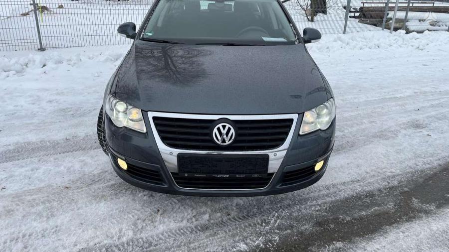 Grey Volkswagen Passat 2010 in Marijampole, with an engine capacity of 1.97 L and mileage of 293 thousand km for 3350 €, photo 1 on AUTOMOTO.COM.LV