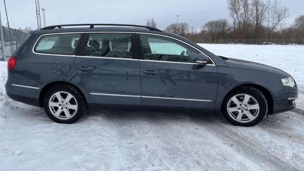 Pelēks Volkswagen Passat 2010 Marijampole, ar dzinēja tilpumu 1.97 L un nobraukumu 293 tūkst. km par 3350 €, foto 3 vietnē AUTOMOTO.COM.LV