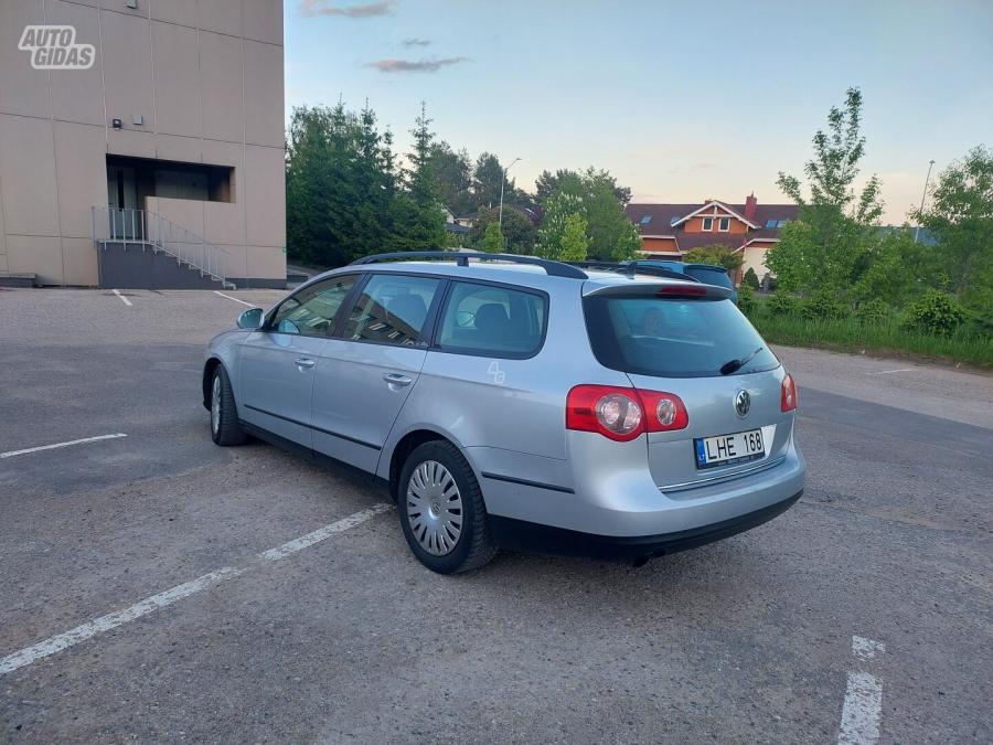 Grey Volkswagen Passat 2010 in Vilnius, with an engine capacity of 1.60 L and mileage of 600 thousand km for 2500 €, photo 4 on AUTOMOTO.COM.LV