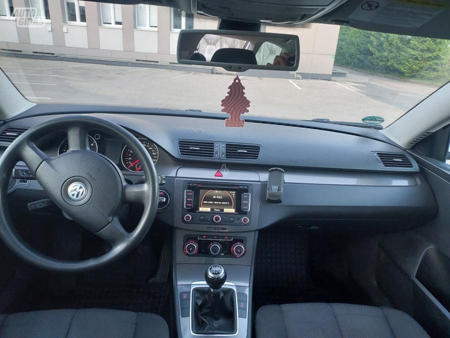 Grey Volkswagen Passat 2010 in Vilnius, with an engine capacity of 1.60 L and mileage of 600 thousand km for 2500 €, photo 6 on AUTOMOTO.COM.LV