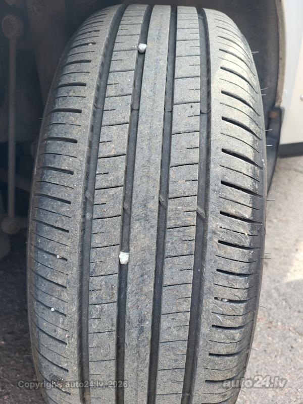 Pelēks Volkswagen Passat 2010 Tallina, ar dzinēja tilpumu 1.60 L un nobraukumu 415 tūkst. km par 1800 €, foto 3 vietnē AUTOMOTO.COM.LV