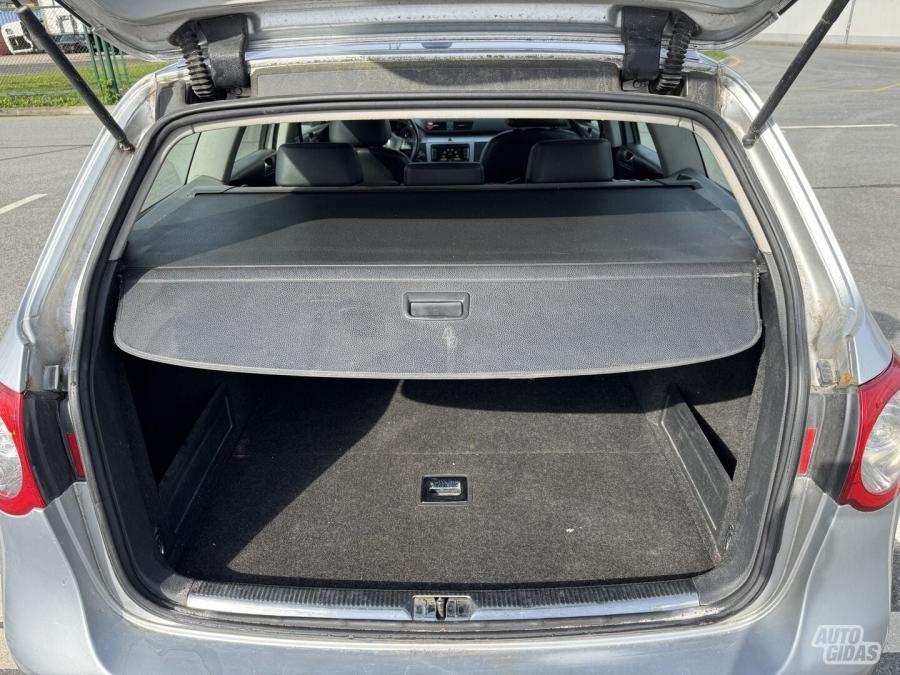 Pelēks Volkswagen Passat 2010 Klaipėda, ar dzinēja tilpumu 2.00 L un nobraukumu 365 tūkst. km par 2500 €, foto 25 vietnē AUTOMOTO.COM.LV