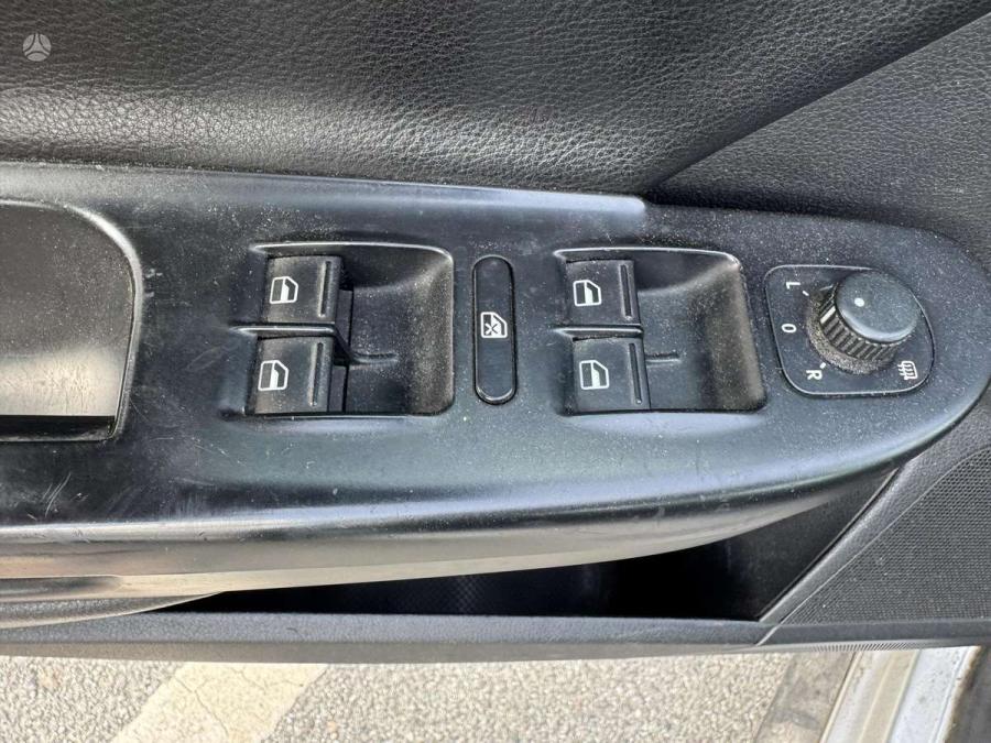 Pelēks Volkswagen Passat 2010 Klaipėda, ar dzinēja tilpumu 1.97 L un nobraukumu 363 tūkst. km par 2500 €, foto 19 vietnē AUTOMOTO.COM.LV