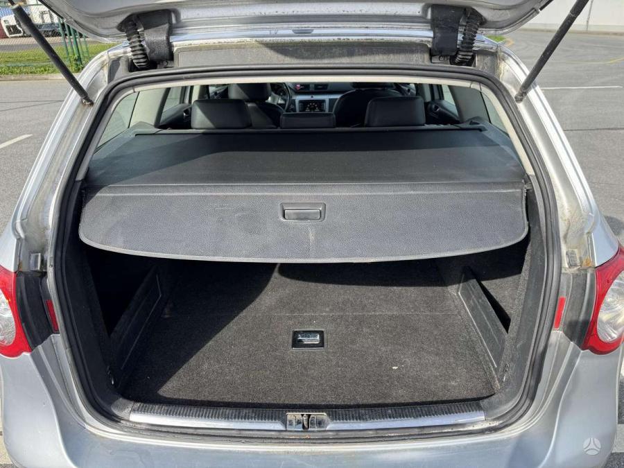 Pelēks Volkswagen Passat 2010 Klaipėda, ar dzinēja tilpumu 1.97 L un nobraukumu 363 tūkst. km par 2500 €, foto 25 vietnē AUTOMOTO.COM.LV