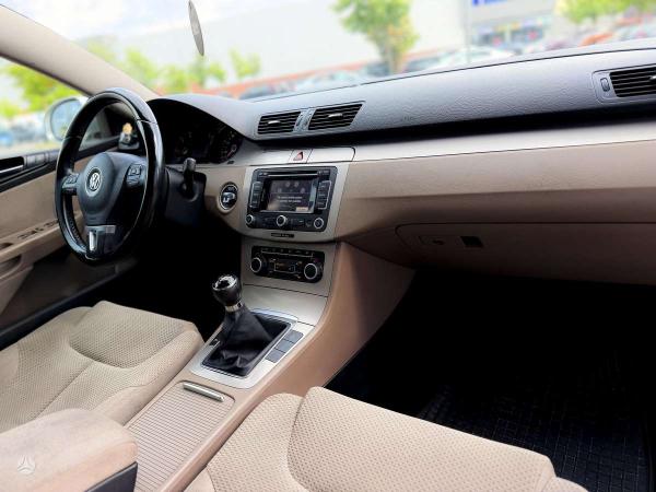 Grey Volkswagen Passat 2010 in Klaipeda, with an engine capacity of 2.00 L and mileage of 230 thousand km for 2200 €, photo 5 on AUTOMOTO.COM.LV