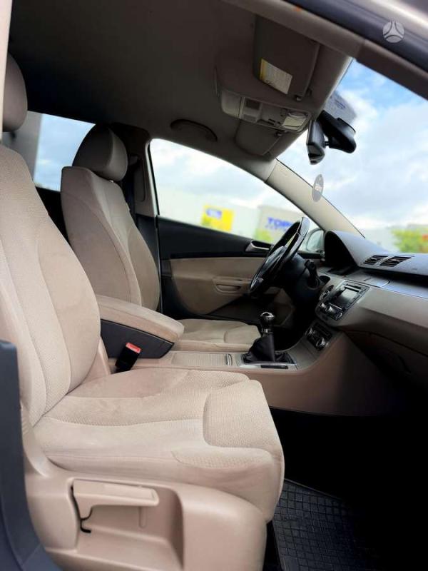 Grey Volkswagen Passat 2010 in Klaipeda, with an engine capacity of 2.00 L and mileage of 230 thousand km for 2200 €, photo 7 on AUTOMOTO.COM.LV