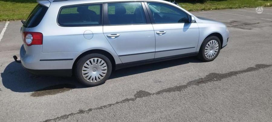 Grey Volkswagen Passat 2010 in Klaipeda, with an engine capacity of 2.00 L and mileage of 253 thousand km for 2850 €, photo 3 on AUTOMOTO.COM.LV