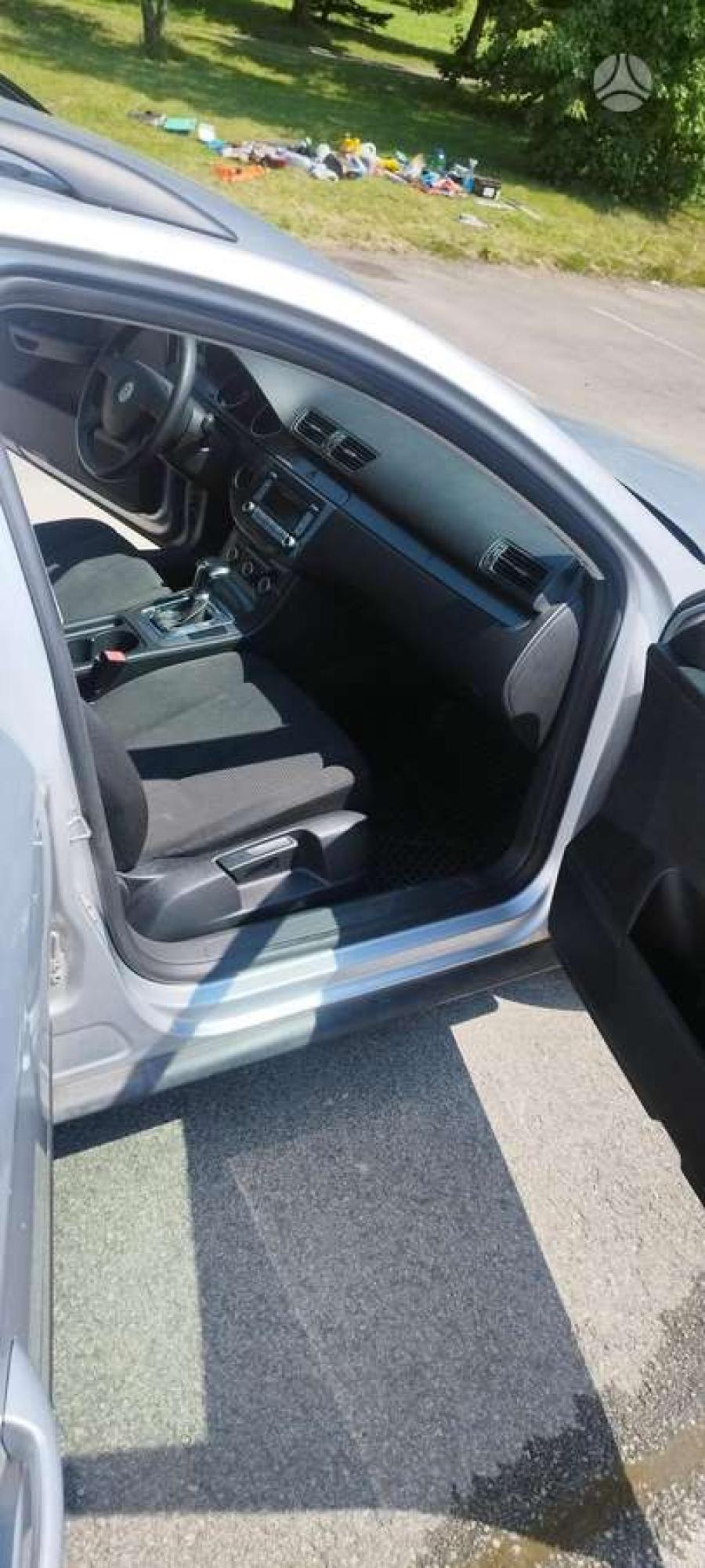 Grey Volkswagen Passat 2010 in Klaipeda, with an engine capacity of 2.00 L and mileage of 253 thousand km for 2850 €, photo 12 on AUTOMOTO.COM.LV