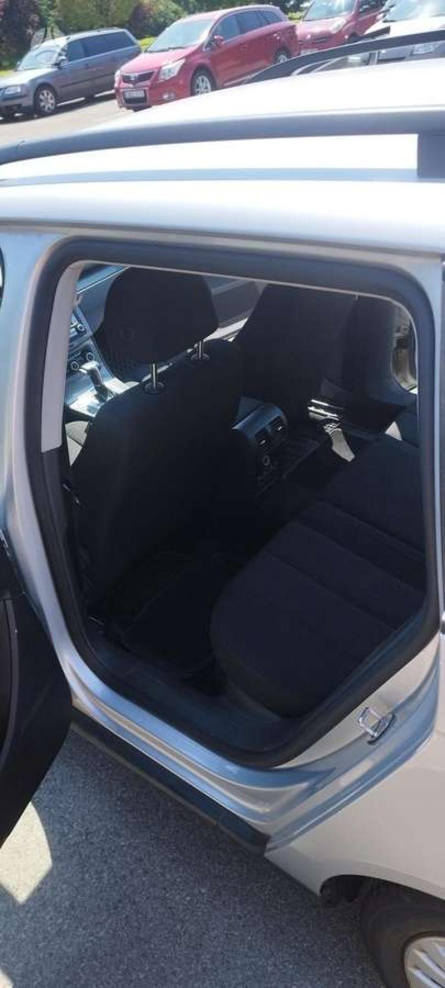 Grey Volkswagen Passat 2010 in Klaipeda, with an engine capacity of 2.00 L and mileage of 253 thousand km for 2850 €, photo 13 on AUTOMOTO.COM.LV