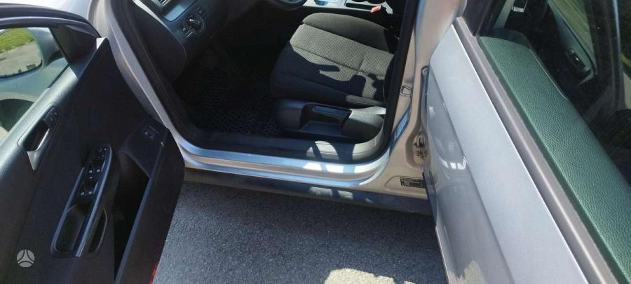 Grey Volkswagen Passat 2010 in Klaipeda, with an engine capacity of 2.00 L and mileage of 253 thousand km for 2850 €, photo 14 on AUTOMOTO.COM.LV