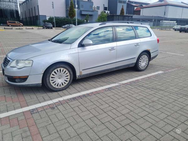 Grey Volkswagen Passat 2010 in Kaunas, with an engine capacity of 1.97 L and mileage of 364 thousand km for 999 €, photo 1 on AUTOMOTO.COM.LV