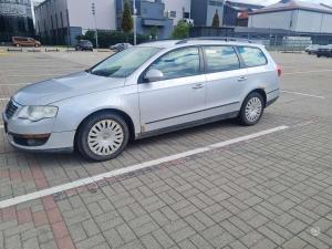 Grey Volkswagen Passat 2010 in Kaunas, with an engine capacity of 1.97 L and mileage of 364 thousand km for 999 €, photo  on AUTOMOTO.COM.LV