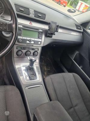 Grey Volkswagen Passat 2010 in Kaunas, with an engine capacity of 1.97 L and mileage of 364 thousand km for 999 €, photo 3 on AUTOMOTO.COM.LV