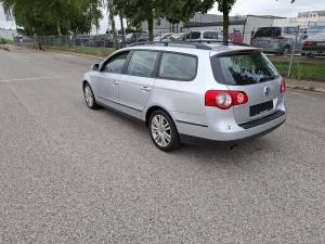 Grey Volkswagen Passat 2010 in Marijampole, with an engine capacity of 1.60 L and mileage of 215 thousand km for 2850 €, photo 8 on AUTOMOTO.COM.LV