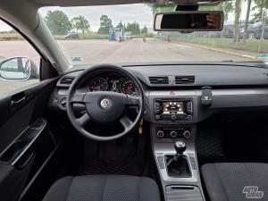 Grey Volkswagen Passat 2010 in Marijampole, with an engine capacity of 1.60 L and mileage of 215 thousand km for 2850 €, photo 12 on AUTOMOTO.COM.LV