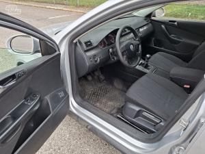 Grey Volkswagen Passat 2010 in Marijampole, with an engine capacity of 1.60 L and mileage of 215 thousand km for 2850 €, photo 13 on AUTOMOTO.COM.LV