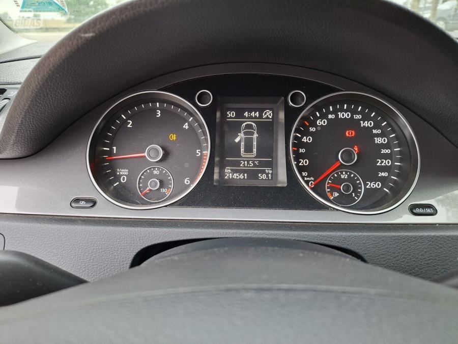 Grey Volkswagen Passat 2010 in Marijampole, with an engine capacity of 1.60 L and mileage of 215 thousand km for 2850 €, photo 14 on AUTOMOTO.COM.LV