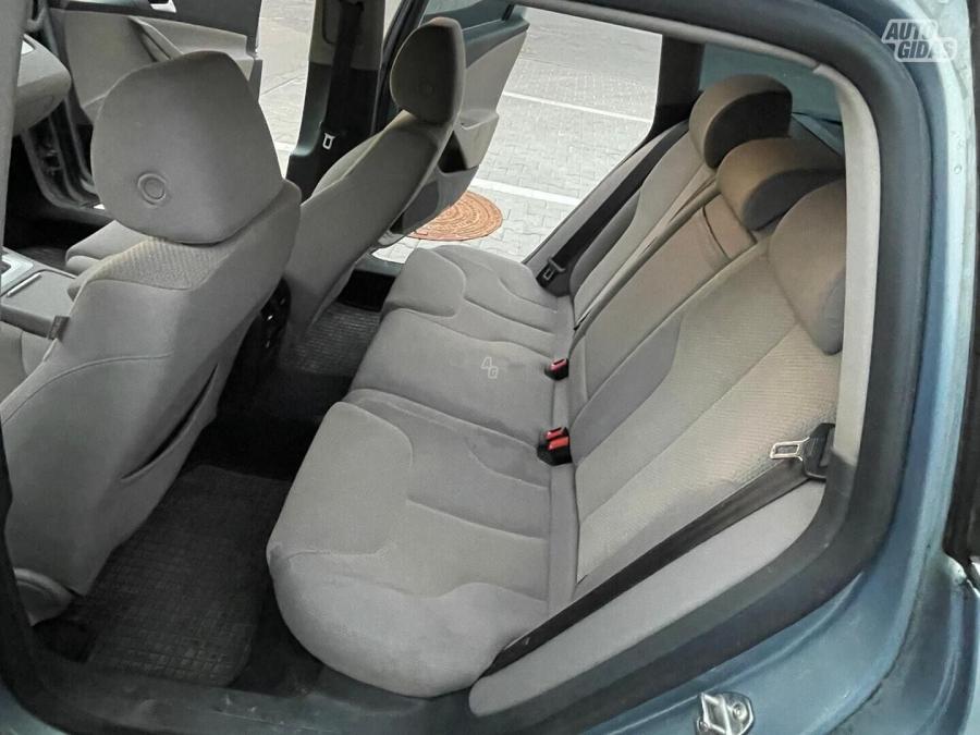 Pelēks Volkswagen Passat 2010 Panevēža, ar dzinēja tilpumu 1.40 L un nobraukumu 287 tūkst. km par 1950 €, foto 11 vietnē AUTOMOTO.COM.LV