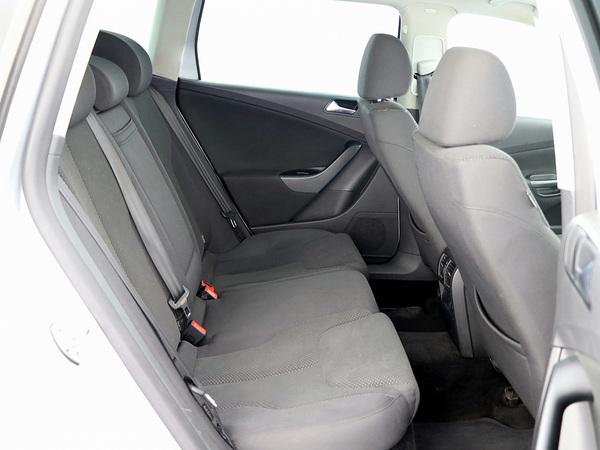 Grey Volkswagen Passat 2010 in Tallinn, with an engine capacity of 2.00 L and mileage of 346 thousand km for 1799 €, photo 8 on AUTOMOTO.COM.LV