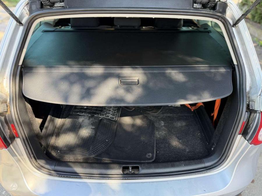 Pelēks Volkswagen Passat 2010 Kauņa, ar dzinēja tilpumu 1.60 L un nobraukumu 352 tūkst. km par 2050 €, foto 13 vietnē AUTOMOTO.COM.LV