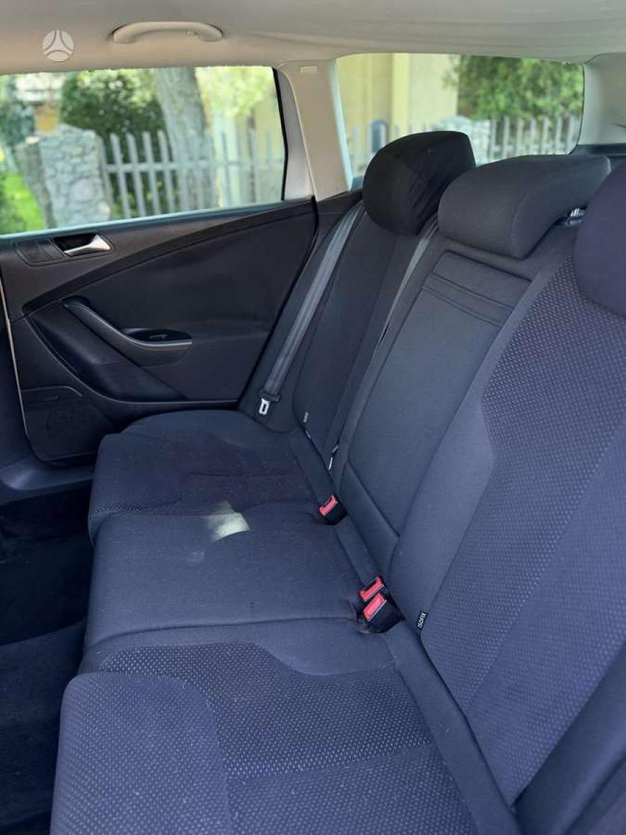 Pelēks Volkswagen Passat 2010 Kauņa, ar dzinēja tilpumu 1.60 L un nobraukumu 352 tūkst. km par 2050 €, foto 19 vietnē AUTOMOTO.COM.LV