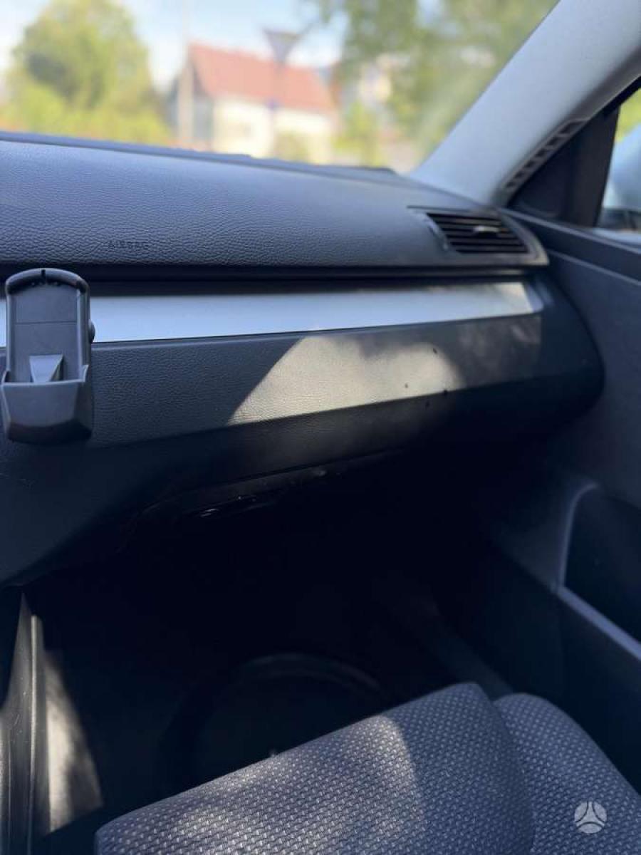 Pelēks Volkswagen Passat 2010 Kauņa, ar dzinēja tilpumu 1.60 L un nobraukumu 352 tūkst. km par 2050 €, foto 26 vietnē AUTOMOTO.COM.LV