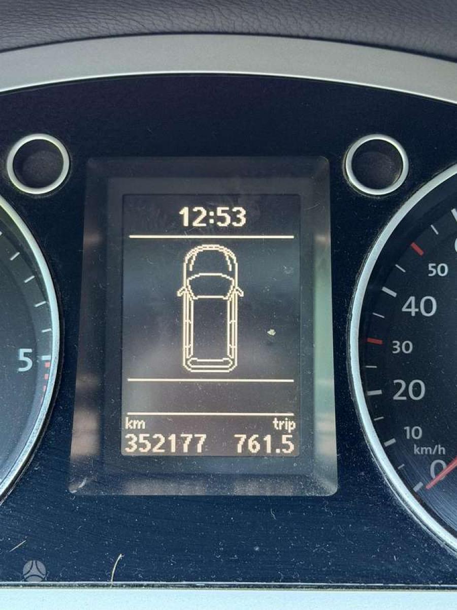 Pelēks Volkswagen Passat 2010 Kauņa, ar dzinēja tilpumu 1.60 L un nobraukumu 352 tūkst. km par 2050 €, foto 31 vietnē AUTOMOTO.COM.LV