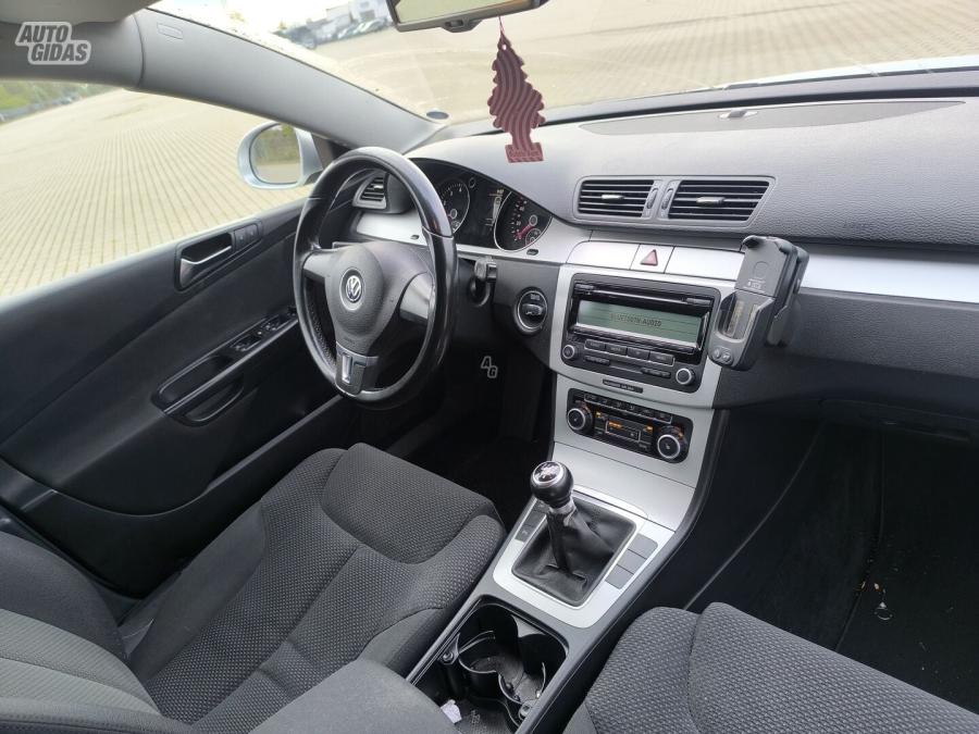 Pelēks Volkswagen Passat 2010 Marijampole, ar dzinēja tilpumu 1.60 L un nobraukumu 221 tūkst. km par 3150 €, foto 6 vietnē AUTOMOTO.COM.LV
