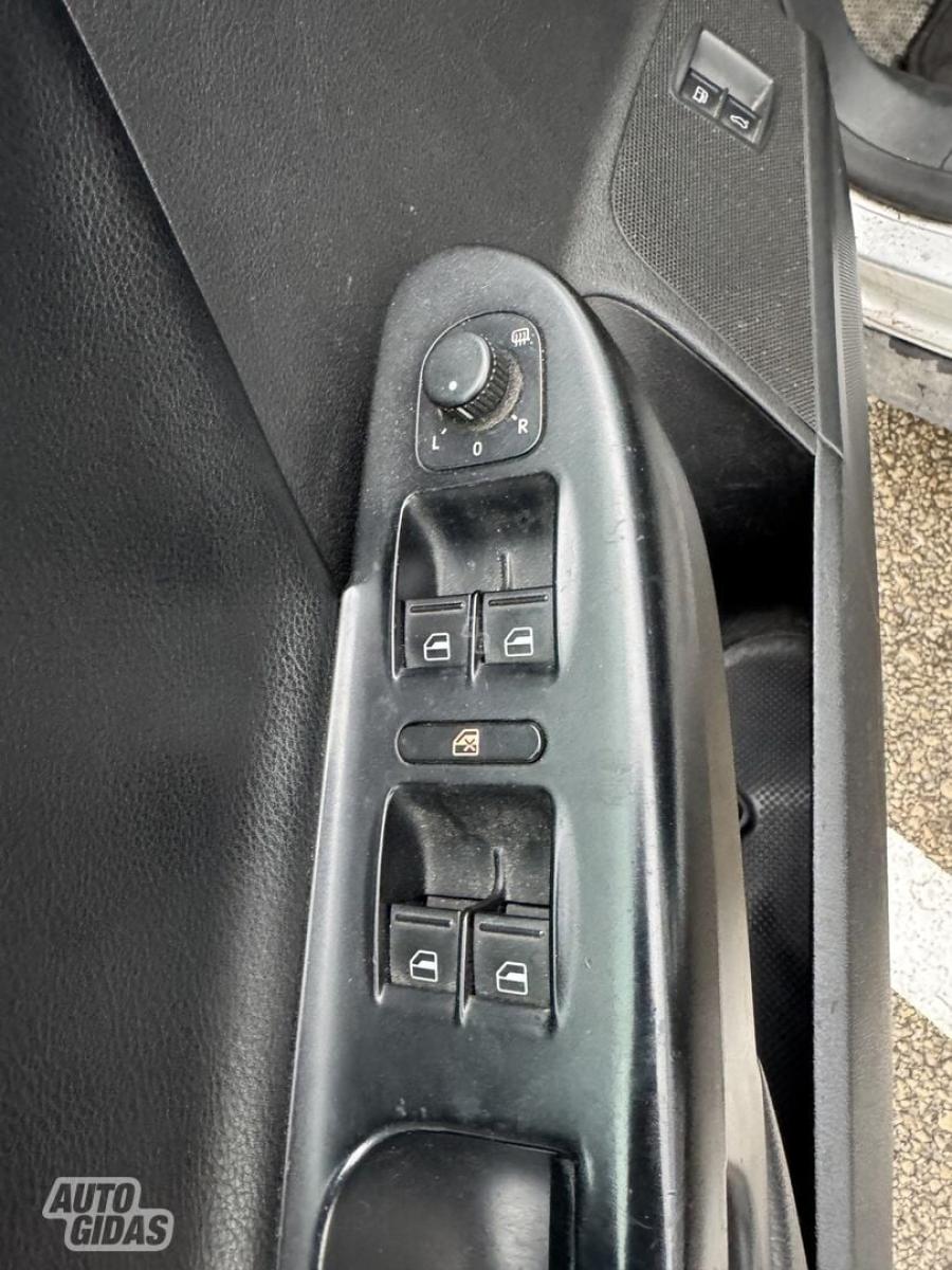Pelēks Volkswagen Passat 2010 Klaipėda, ar dzinēja tilpumu 2.00 L un nobraukumu 369 tūkst. km par 2600 €, foto 16 vietnē AUTOMOTO.COM.LV