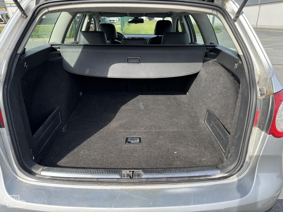 Pelēks Volkswagen Passat 2010 Klaipėda, ar dzinēja tilpumu 2.00 L un nobraukumu 369 tūkst. km par 2600 €, foto 28 vietnē AUTOMOTO.COM.LV