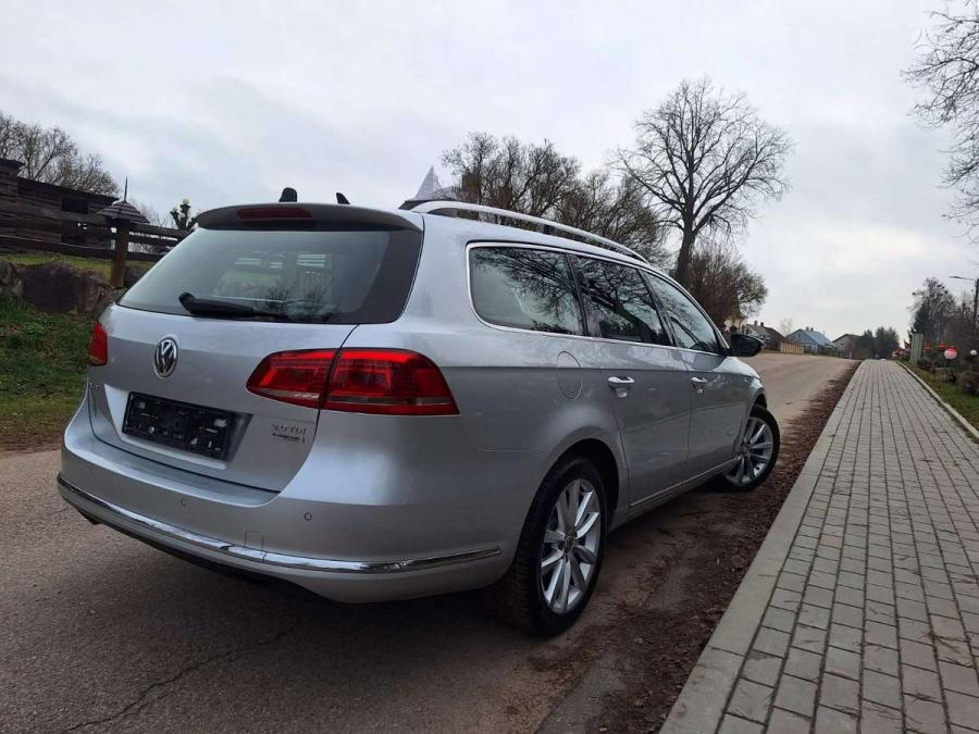 Grey Volkswagen Passat 2011 in Prienai, with an engine capacity of 1.97 L and mileage of 218 thousand km for 5100 €, photo 9 on AUTOMOTO.COM.LV